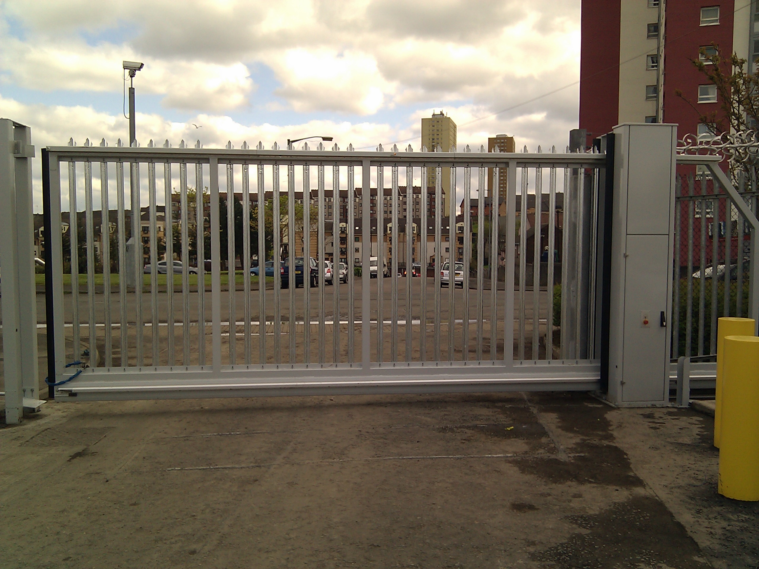Sliding gate with Pallisade – Gate and Barrier Services Ltd